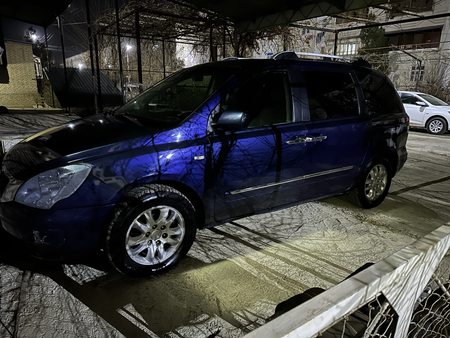 Kia karnival 8 kishilik sayoxat uchun