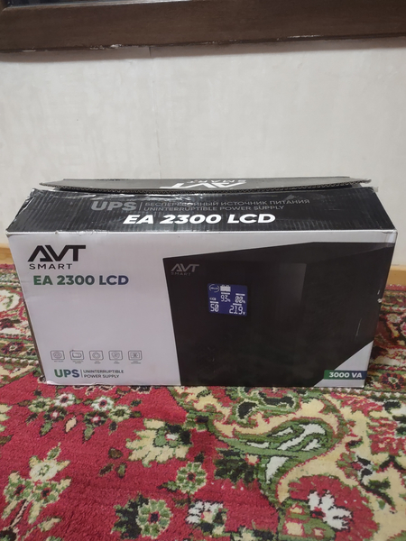 Бесперебойный источник питания UPS EA 2300 LCD