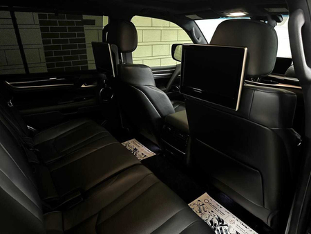 Lexus LX 570 год 2017