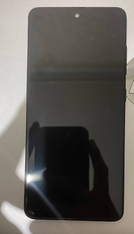 Samsung Galaxy A 51 Ideal faqat ekran rasmdaka ozroq chiziq tushgan