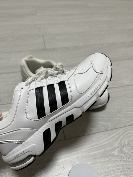 Кроссовки Adidas