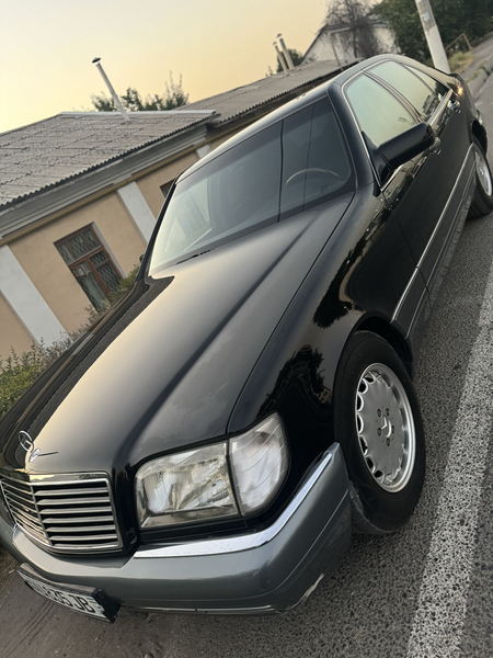 Mercedes-benz w140 черного цвета