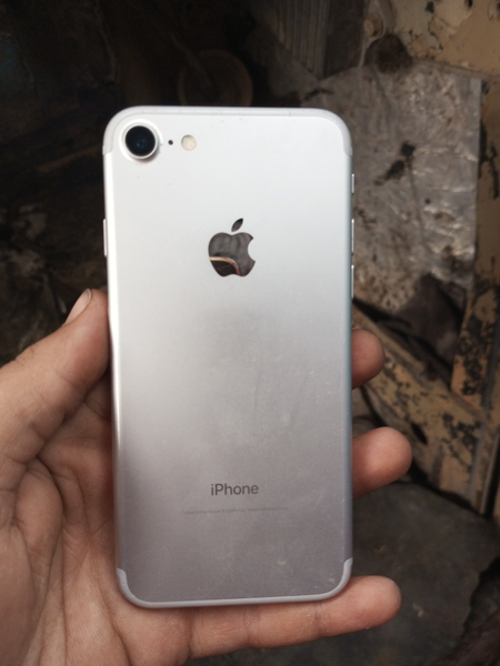Iphone 7 sotiladi