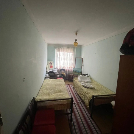 3 хонали 5 каватда 90м²
8 каватли янги лифтлик дом 
Манзил: Теракзор