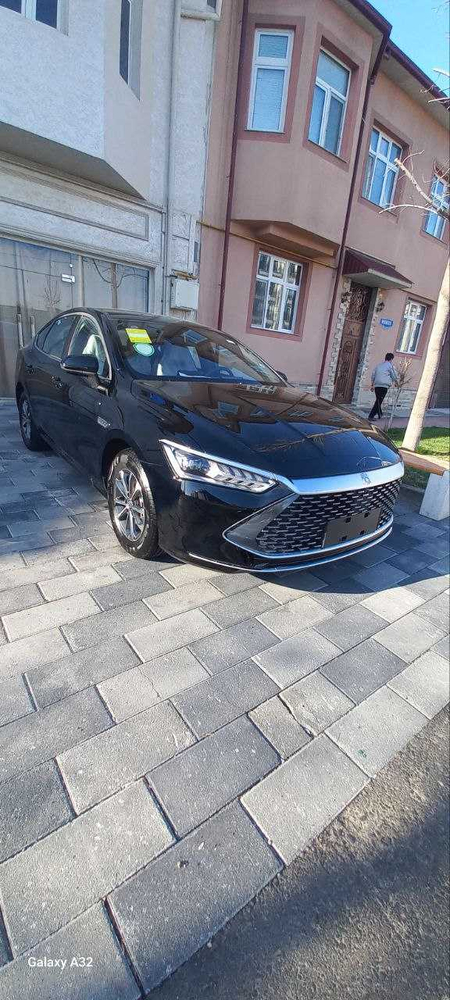 Гибридный автомобиль BYD BYD Qin