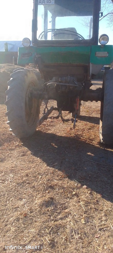 Traktor sotiladi