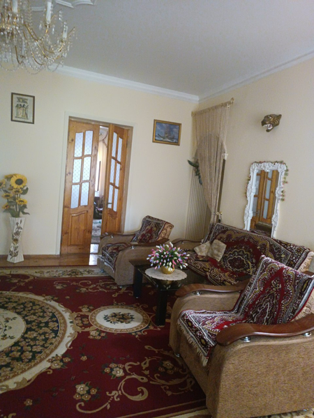 Циолковского-Кизилсу,2этажа,8соток,8комнат,2холла, 2кухни, 3 сан узла