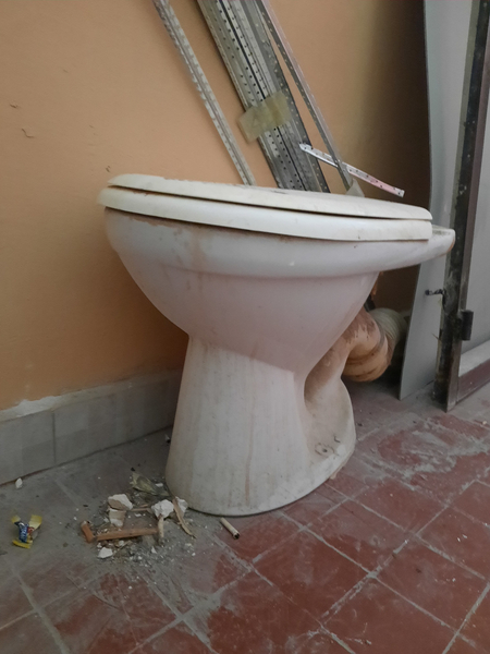 Унитаз б/у, без трещин