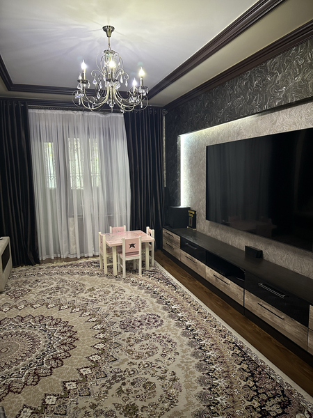 Продам свои квартиры,4 и 3 комн. на Ахмад Югнакий.