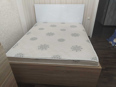 Продам двуспальную кровать с матрасом, отличного качество