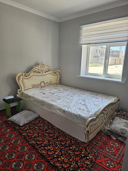 Matras sotiladi yap yangi  yangi xolatda narxi ni kelis