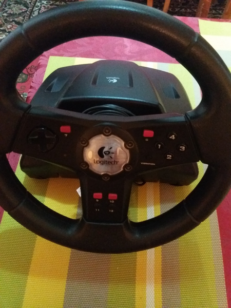 игровой руль Logitech