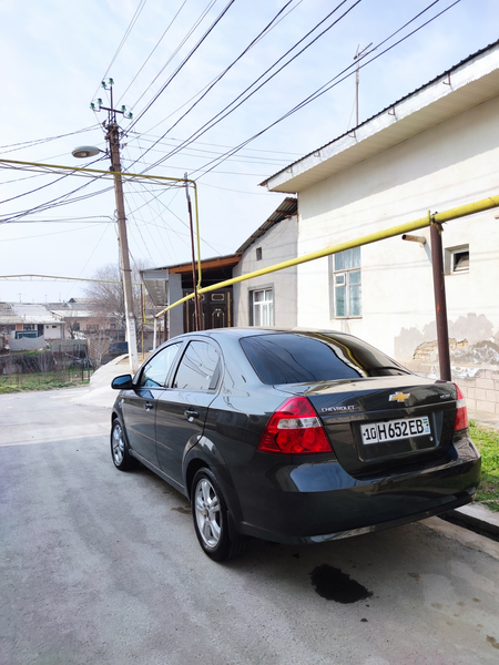 Nexia 3  avtomat gaz benzin