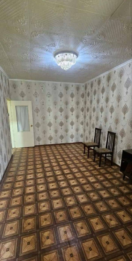 Чиланзар 19кв 1хонали квартира сотилади срочна