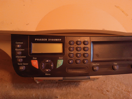 PHASER 3100 MFP SOTILADI ishlidi orarada qogoz tiqilib qoladi