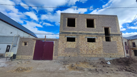 Urganch shahrida 250 m kv uglovoy
