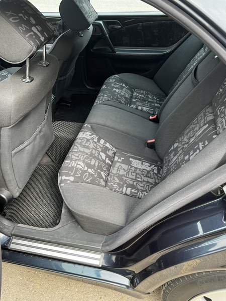 Mercedes bens w210 E240 sotiladi