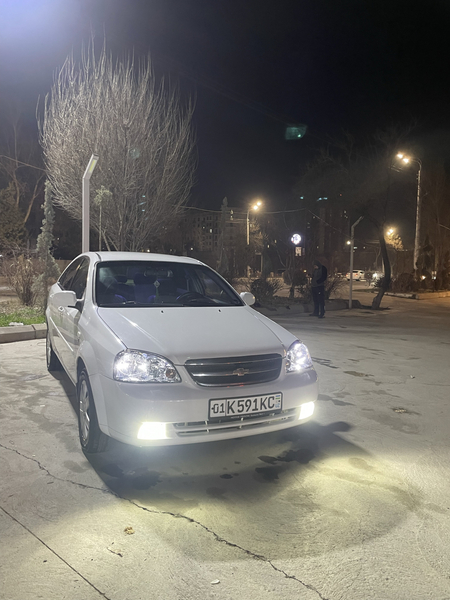 Lacetti 2010 sotiladi