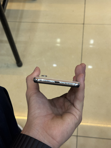 Iphone x xolati zor aybi yo’q karobka dakument xamayog’i bor
