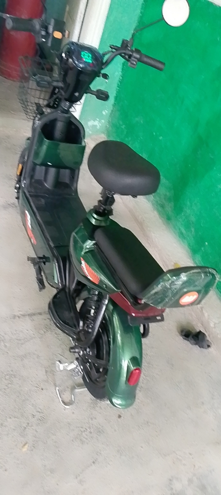 Skuter sotiladi z