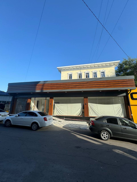 Сдается в аренду коммерческое помещение под магазин / офис Magic City