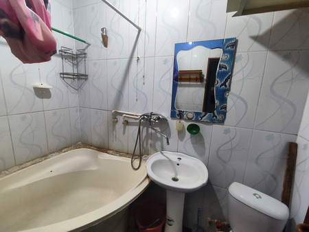 Продаётся 2х ком квартира на 2 этаже, 6М,балкон, ор:6 мкр,Мадина марке