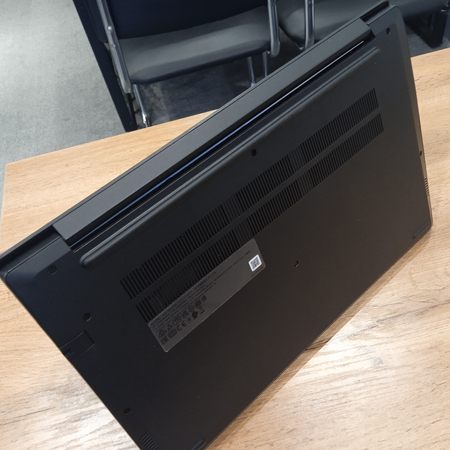 Lenovo i3 8/256 klaviatura,mishka