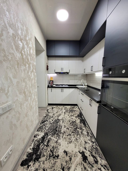 Метро Максим Горький , 2/1/5 , кирпич , 2*6 балкон , 93 000 у.е