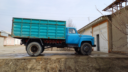 Gaz 53 samasval sotiladi