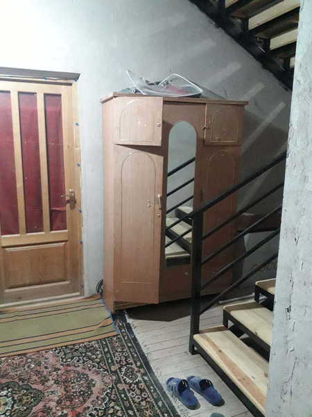 Шифоньер сотилади.