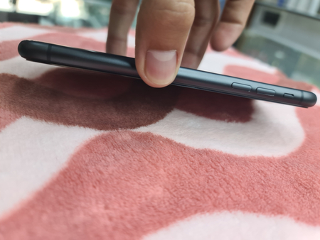 Iphone 11 ideal 100 yomks radnoy bez karopka chetdan kegan bez imei