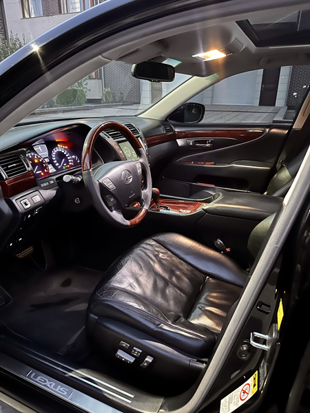 Lexus LS460 long Ataman
