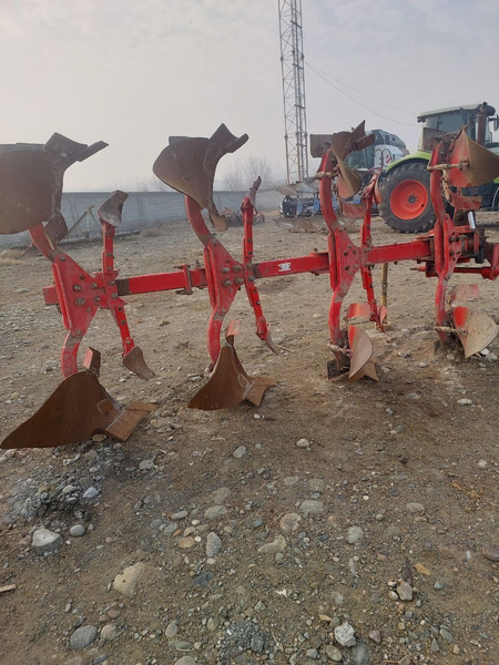 Traktor Arion 630 Class