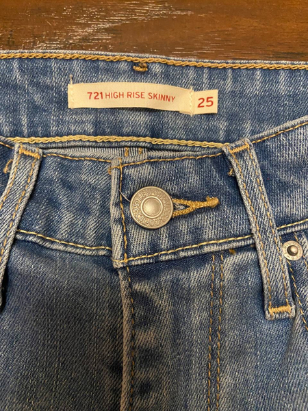 Джинсы Levis. Размер 25