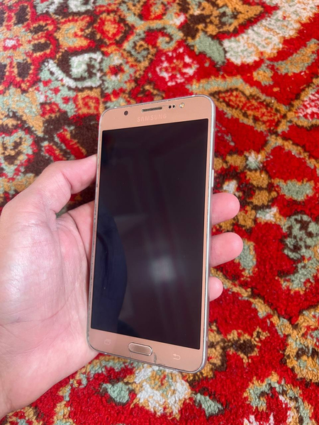 Samsung Galaxy j7