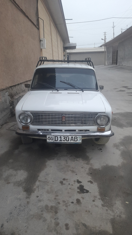 Lada vaz 21011 sotiladi