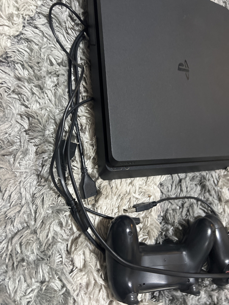 PS4 SLIM Состояние идеальное