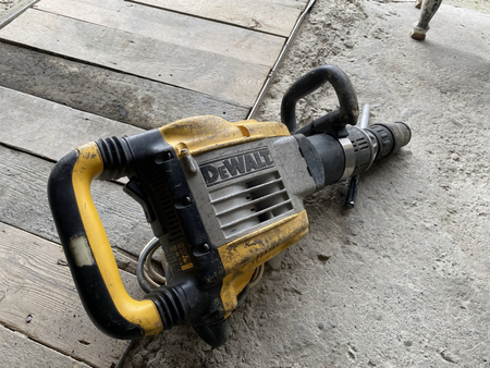 * DEWALT D25902 -QS отбойный молоток оригинал б/у в хорошем состоянии