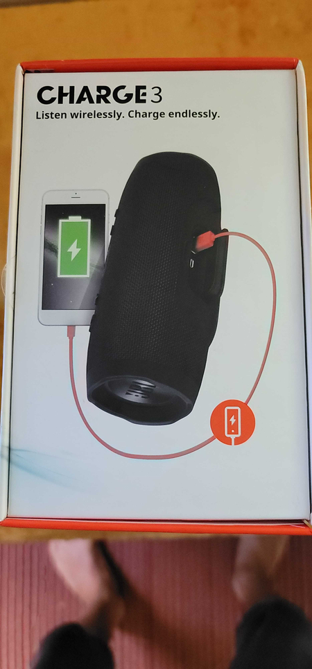 Продаю портативную колонку JBL Charge 3 отличном состоянии.