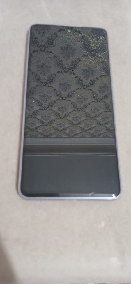 Samsung A53  karoʻbkasi bor