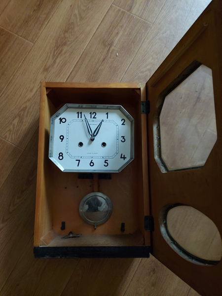 Продам настенные часы