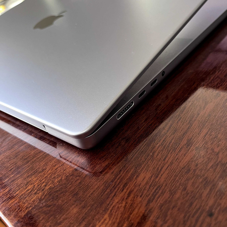 Macbook pro M1 pro 16inch 16/512