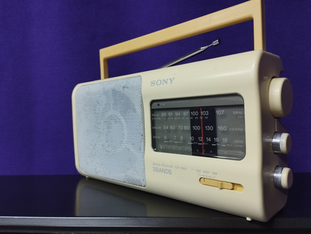 Радио Sony ICF-780S в отличном состоянии. Работает отлично