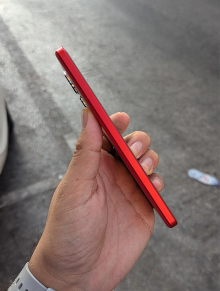 Iqoo neo 9 (Snapdragon 8 gen 2 12/256 limited red edition)