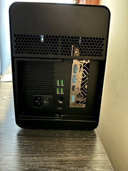 Видеокарта и Док-станция для внешней видеокарты Razer Core X Chroma