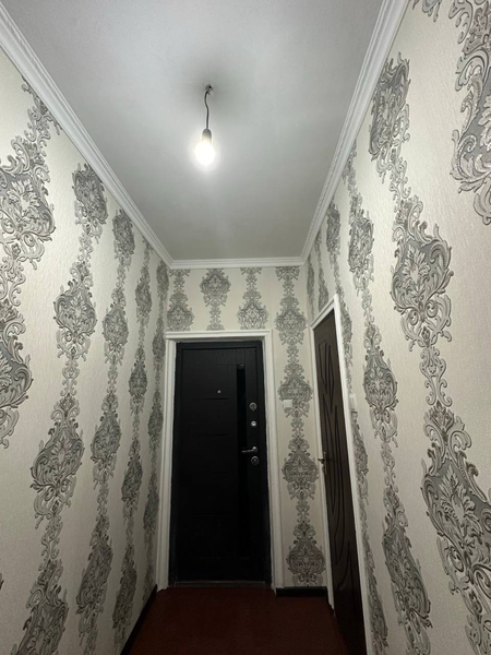 Сергели 4.  1в2комнатная. 40м2.
