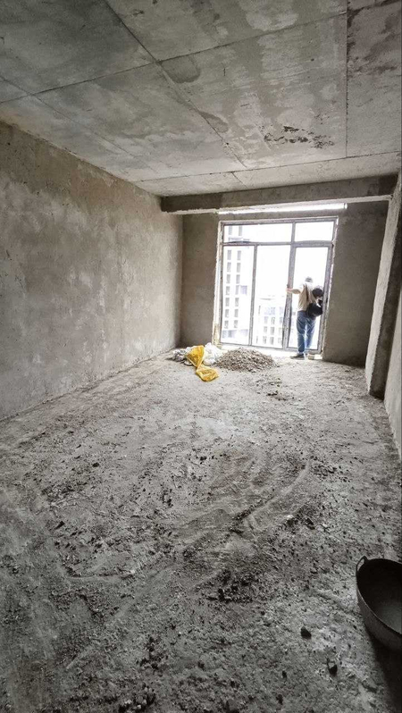 Продам 3-комнатную(коробка)в Мирзо-Улугбекском районе.ул.Циалковского