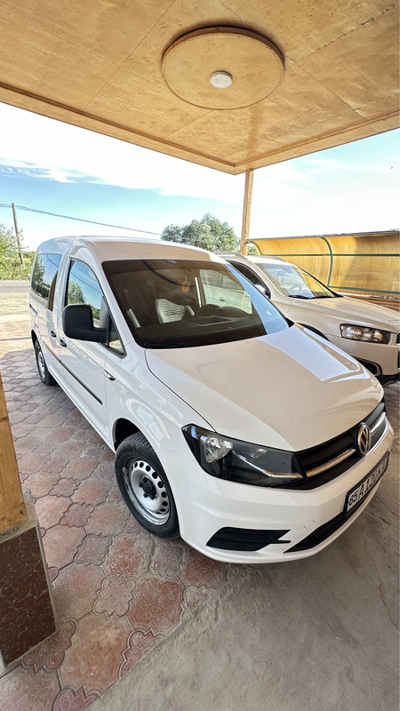 Volkswagen caddy srochna sotiladi