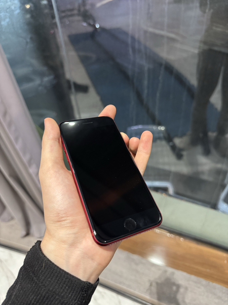 Iphone se3 red yengi 2 kunli tel