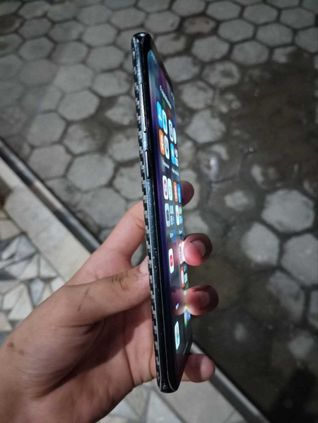 Самсунг галакси с9+ сотилади.